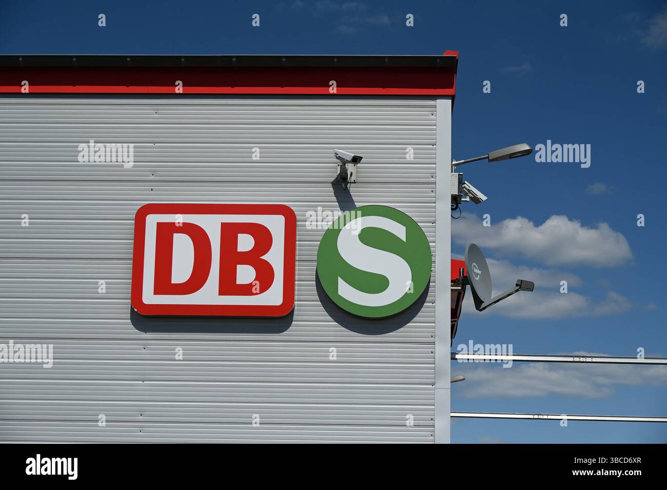 Schriftzug Logo DB Deutsche Bahn und S-Bahn *** DB Deutsche Bahn and S ...