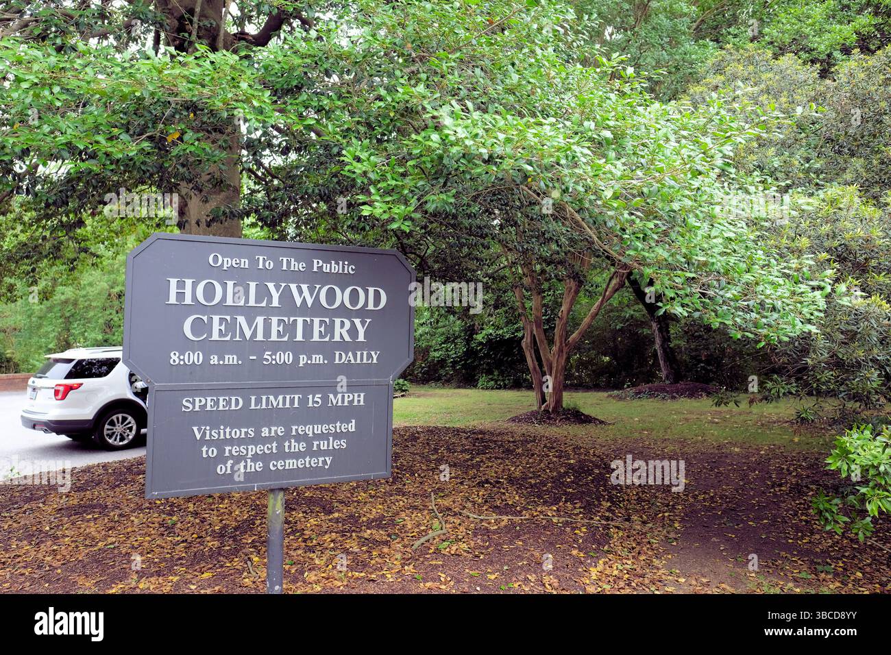 Entrance sign at historic Hollywood Cemetery in Richmond, Virginia ...