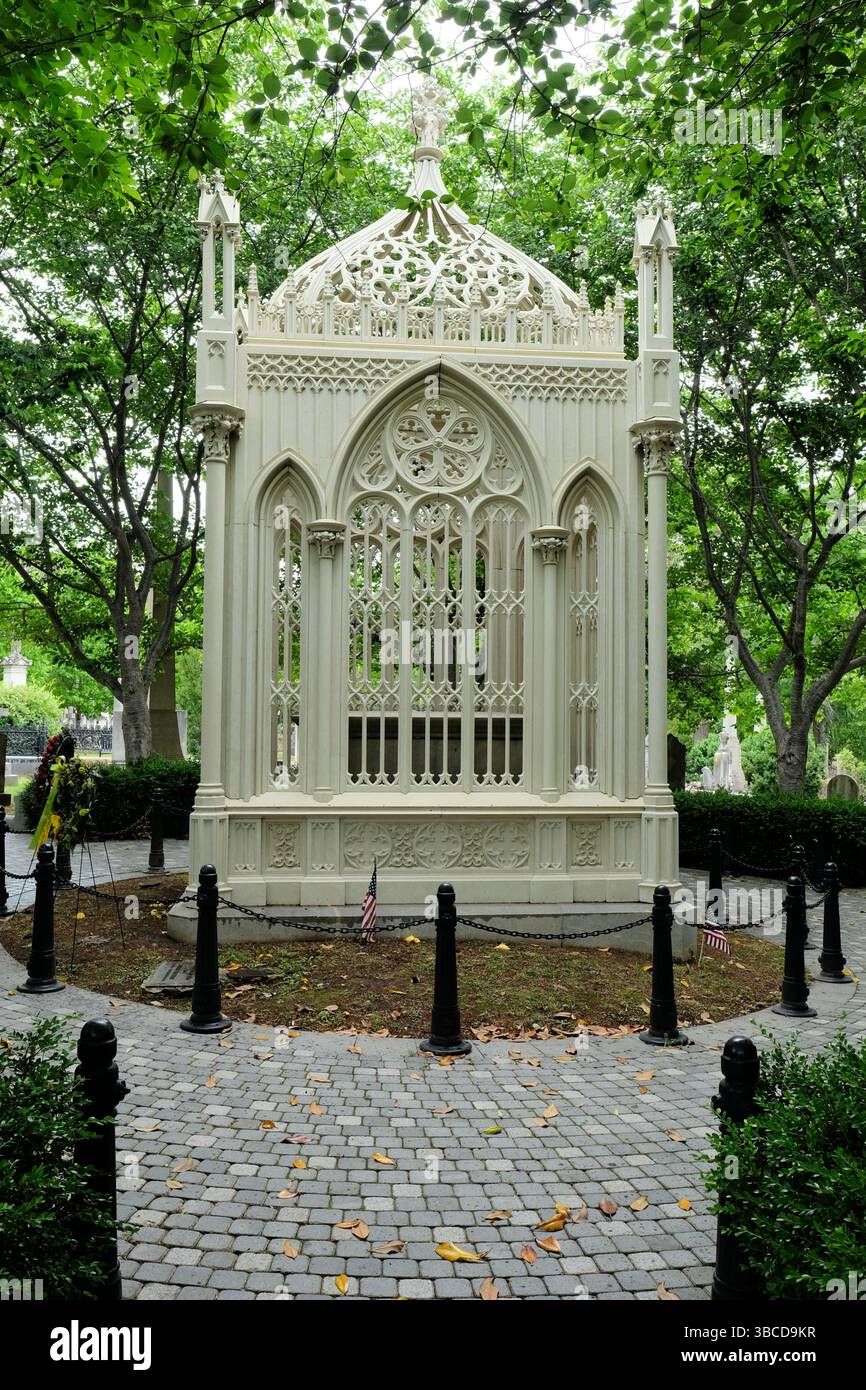 US President James Monroe tomb and burial place in Hollywood Cemetery ...