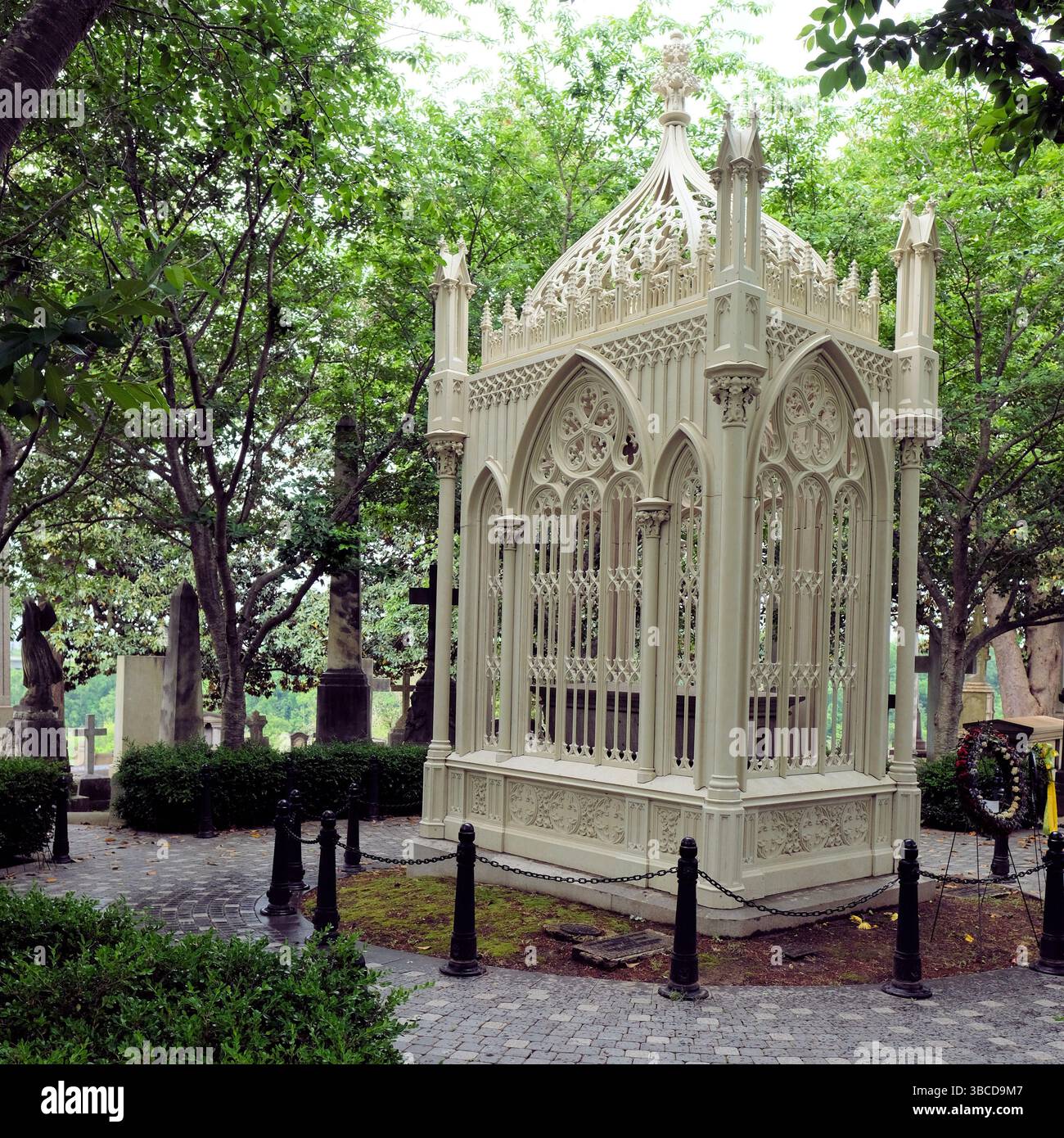 US President James Monroe tomb and burial place in Hollywood Cemetery ...