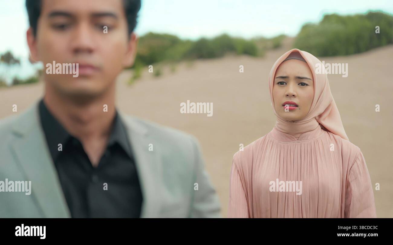 PROMISED HEARTS, (aka SETETES EMBUN CINTA NIYALA), Beby Tsabina (right ...