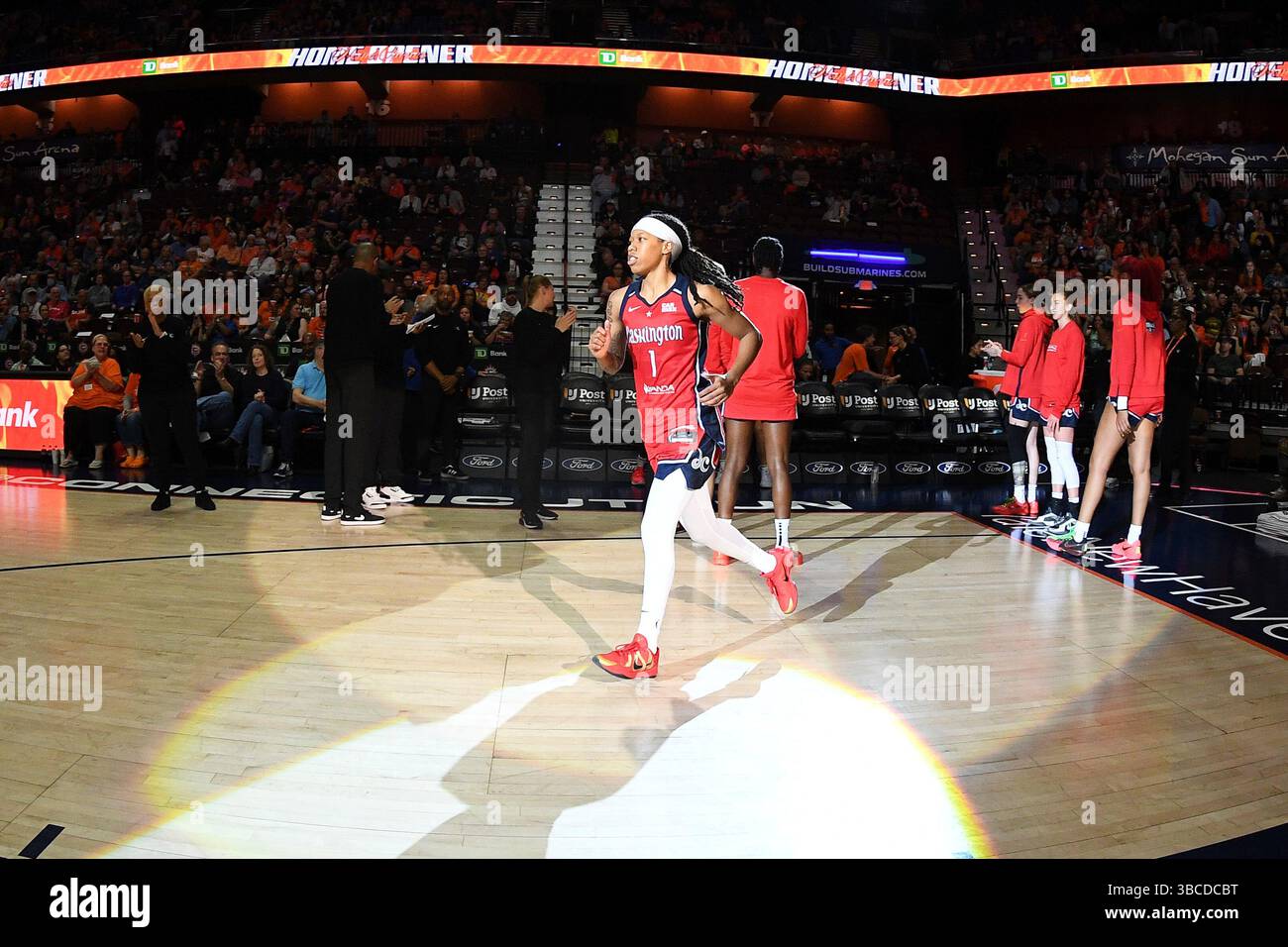 UNCASVILLE, CT - MAY 18: Washington Mystics guard Sug Sutton (1) is ...