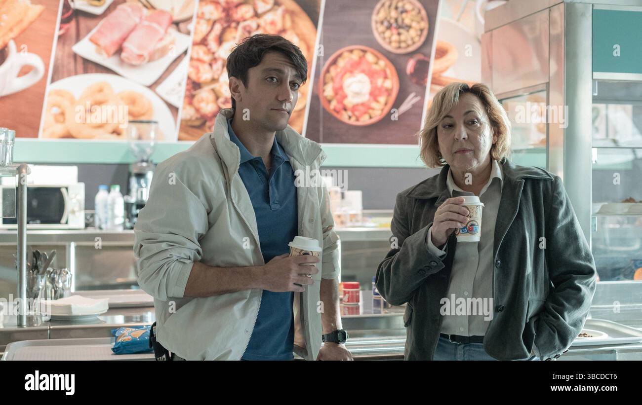 A WIDOW'S GAME, (aka LA VIUDA NEGRA), from left: Ramon Rodenas, Carmen ...