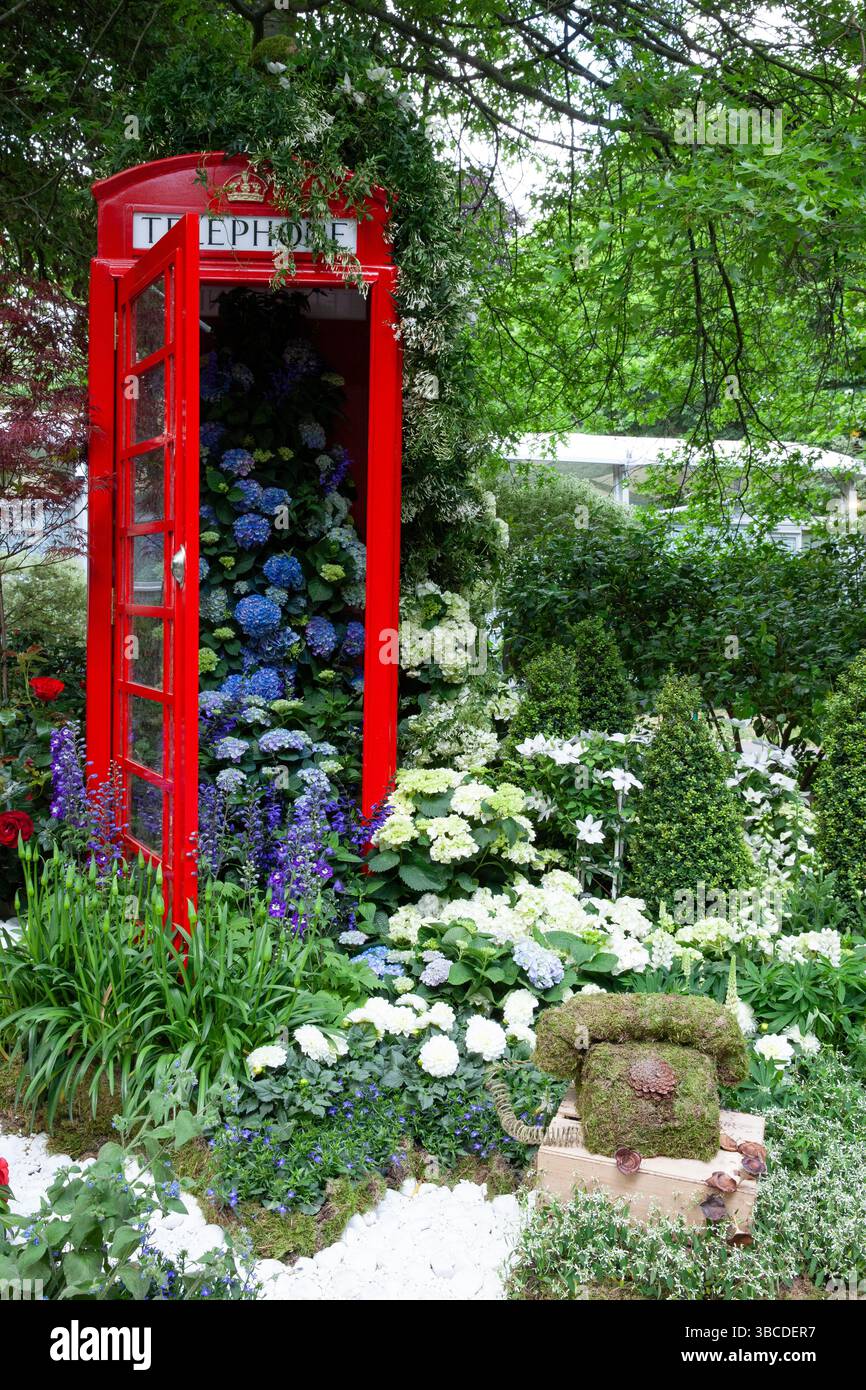 London, UK. 19th May, 2025. At the RHS Chelsea Flower Show red white ...