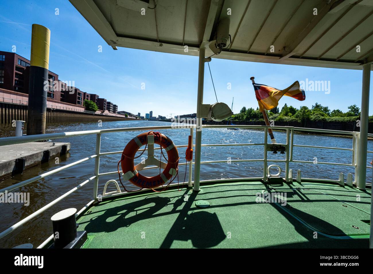 Bremen, Schiff MS Senator, ehemalige Senatsbarkasse, auf der Weser 11. ...