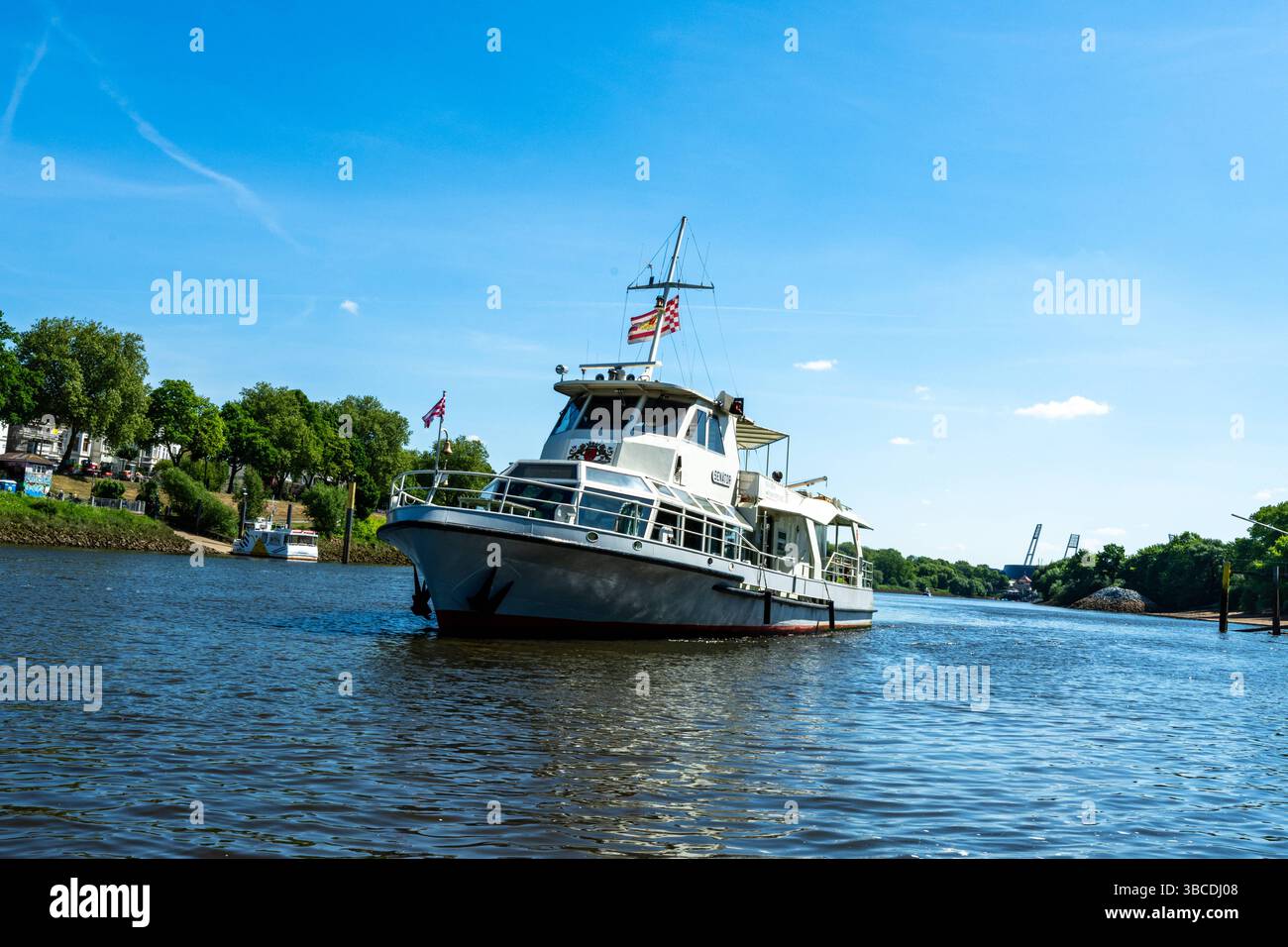 Bremen, Schiff MS Senator, ehemalige Senatsbarkasse, auf der Weser 11. ...