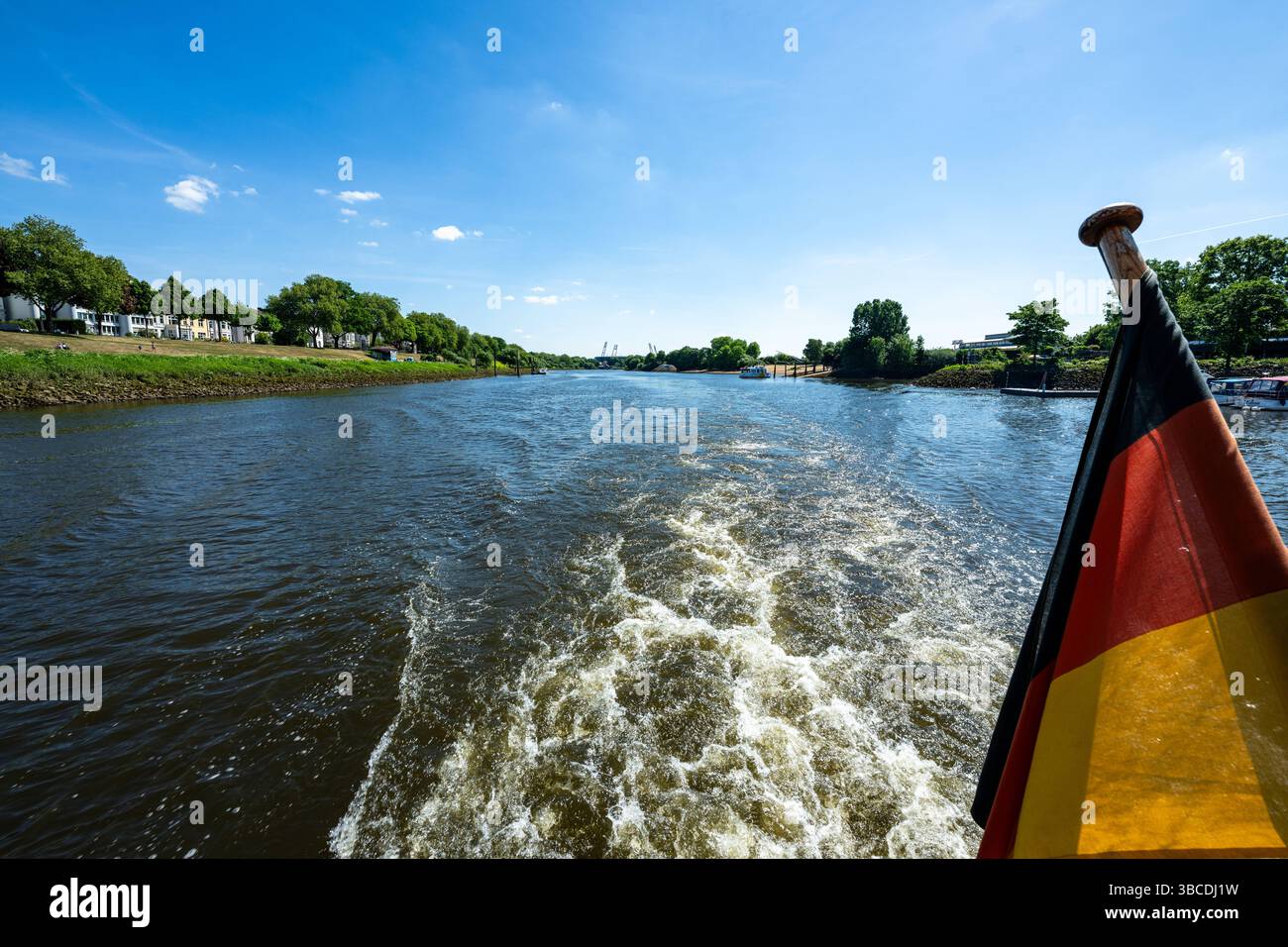 Bremen, Schiff MS Senator, ehemalige Senatsbarkasse, auf der Weser 11. ...
