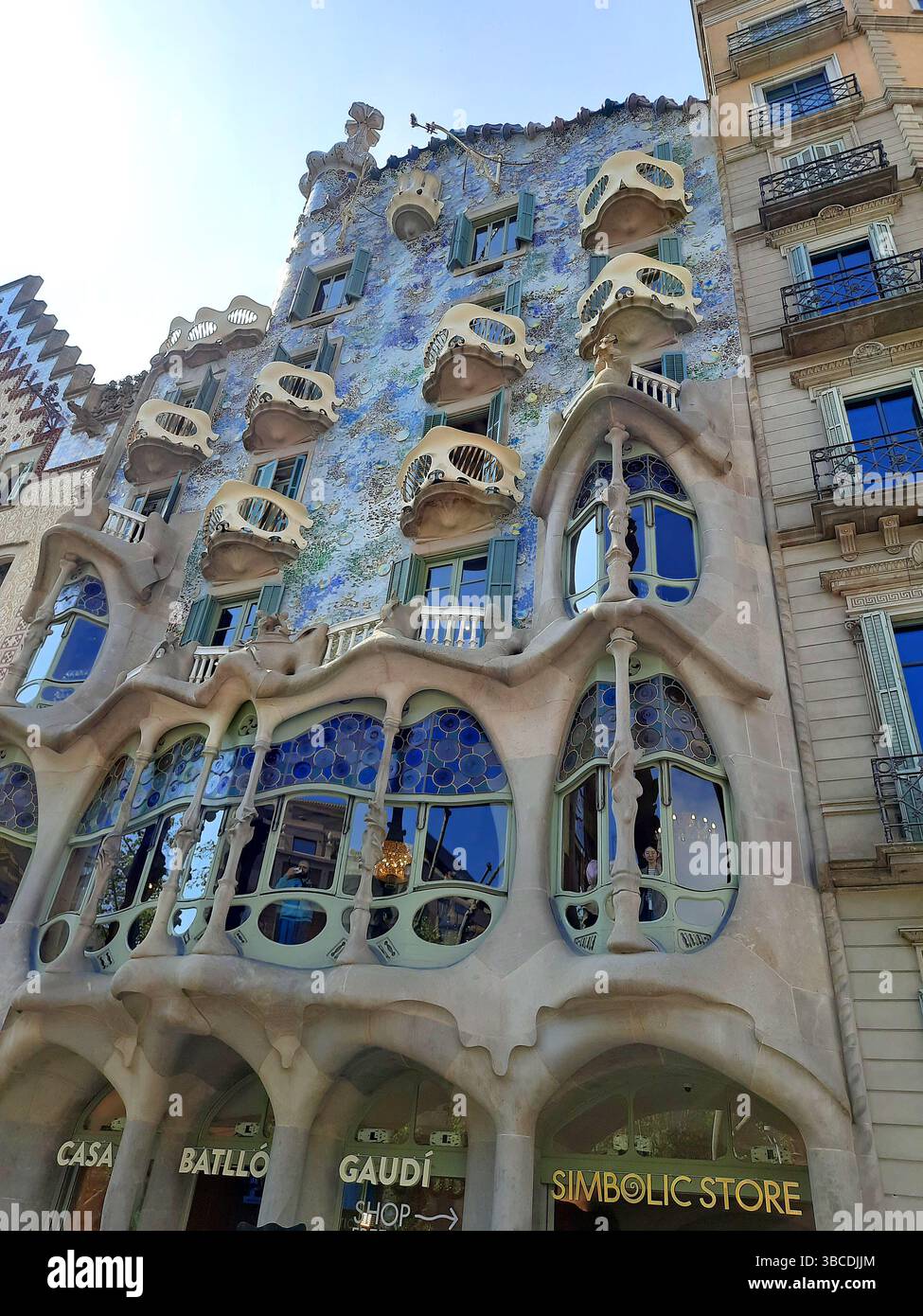 Featuring modernist architecture hi-res stock photography and images ...