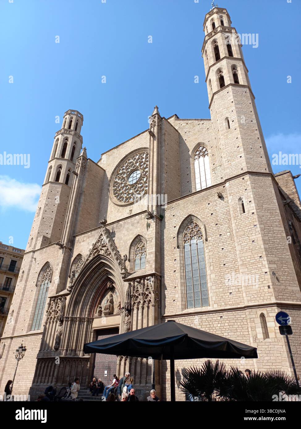Gothic architecture pointed arches hi-res stock photography and images ...