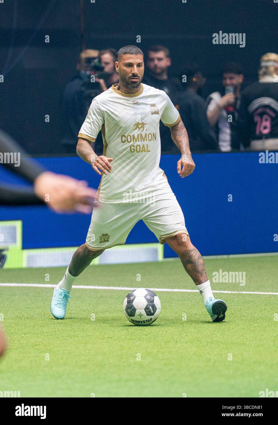 Ricardo Quaresma für das Team B2B United, Ausrüster von diesem Team ist ...