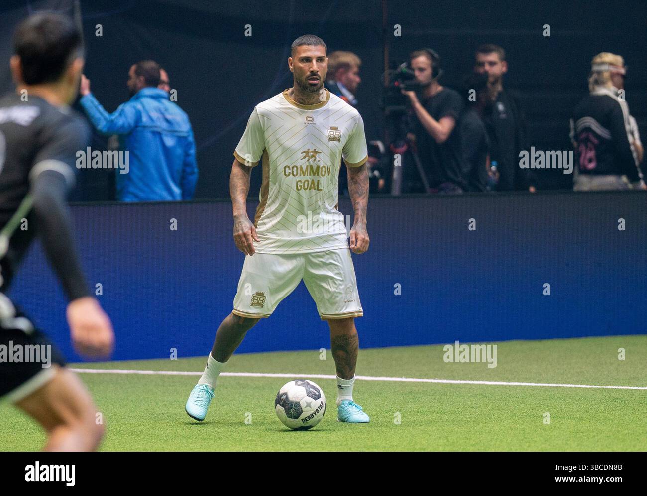 Ricardo Quaresma für das Team B2B United, Ausrüster von diesem Team ist ...