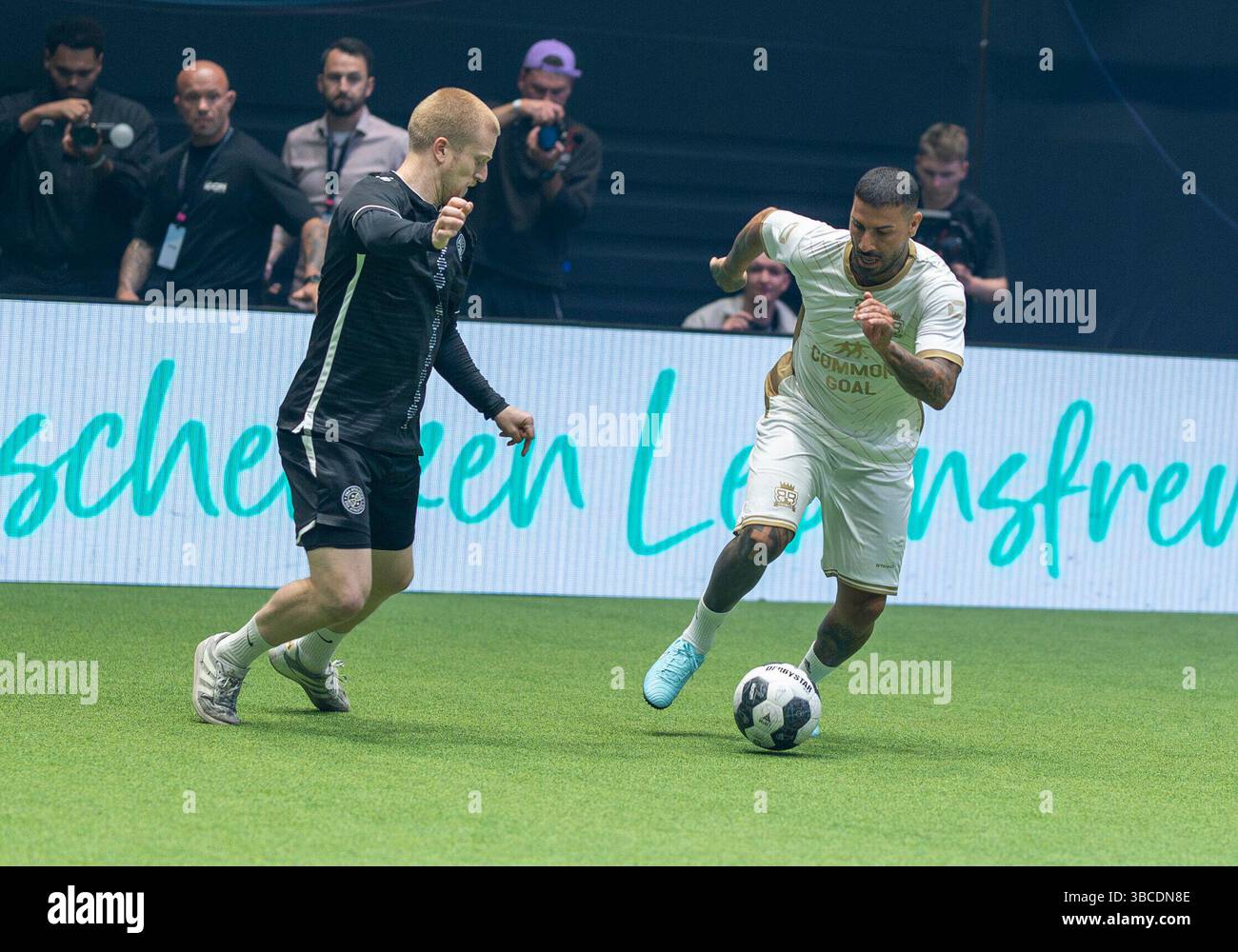 Ricardo Quaresma für das Team B2B United, Ausrüster von diesem Team ist ...