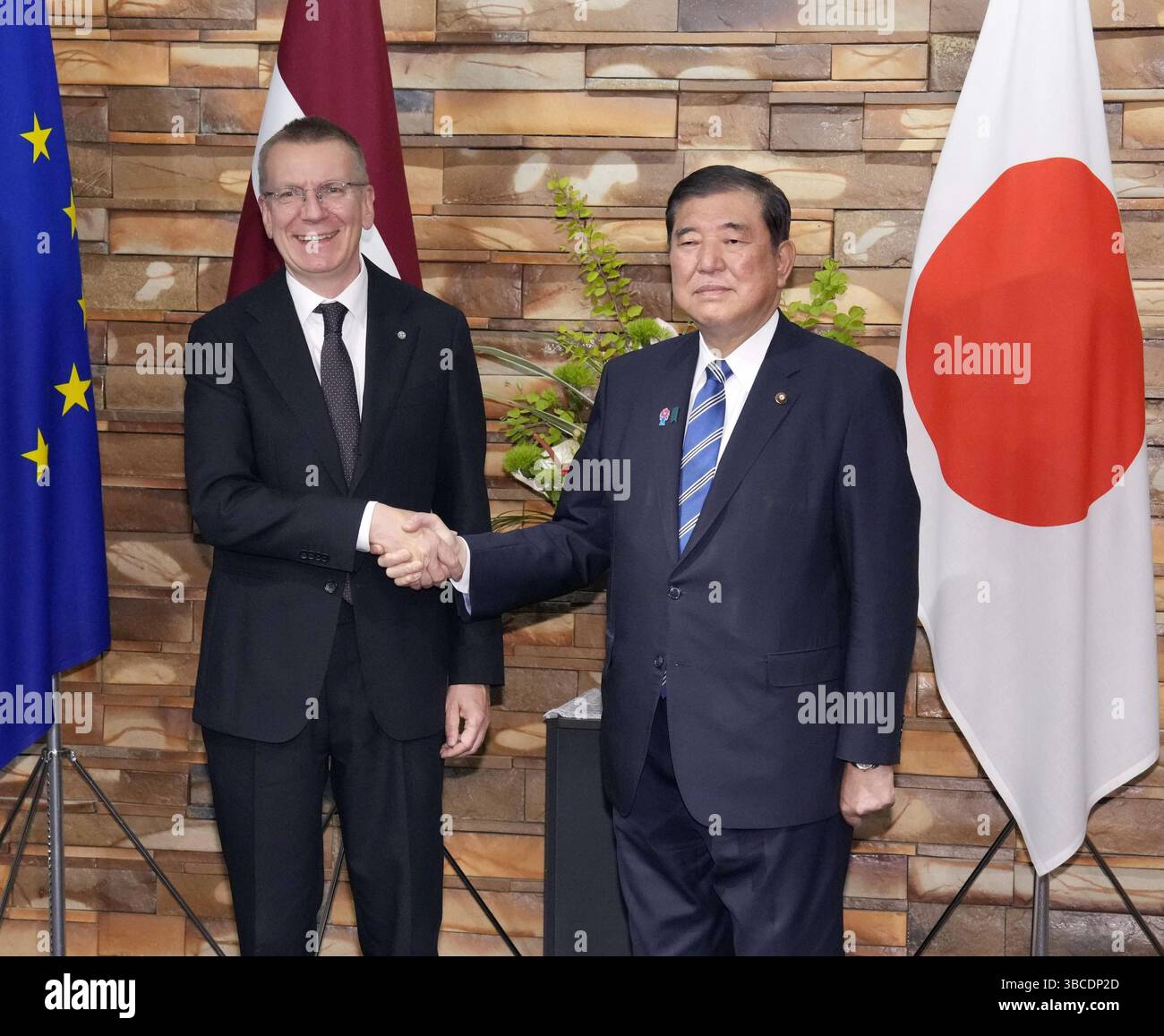 Japanese Prime Minister Shigeru Ishiba (R) and Latvian President Edgars ...