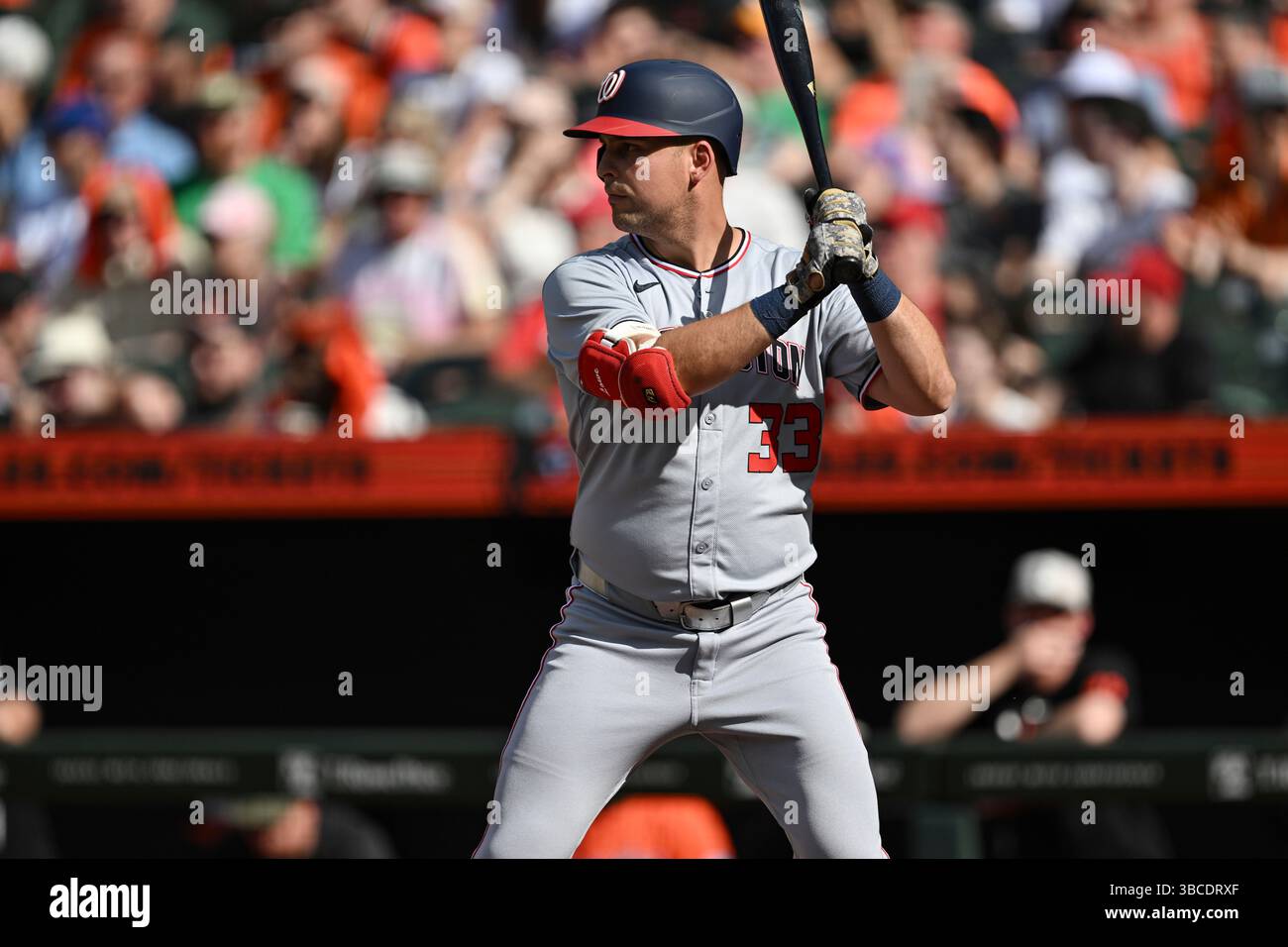 Washington Nationals' Nathaniel Lowe (33) at bat during the second ...