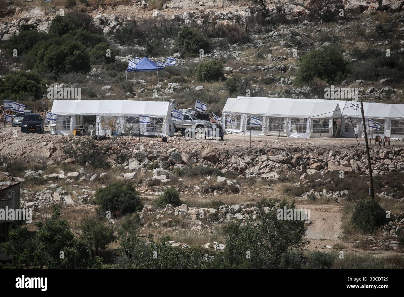 Salfit, Palestine. 19th May, 2025. Jewish settlers set up tents near Palestinian homes in the ...