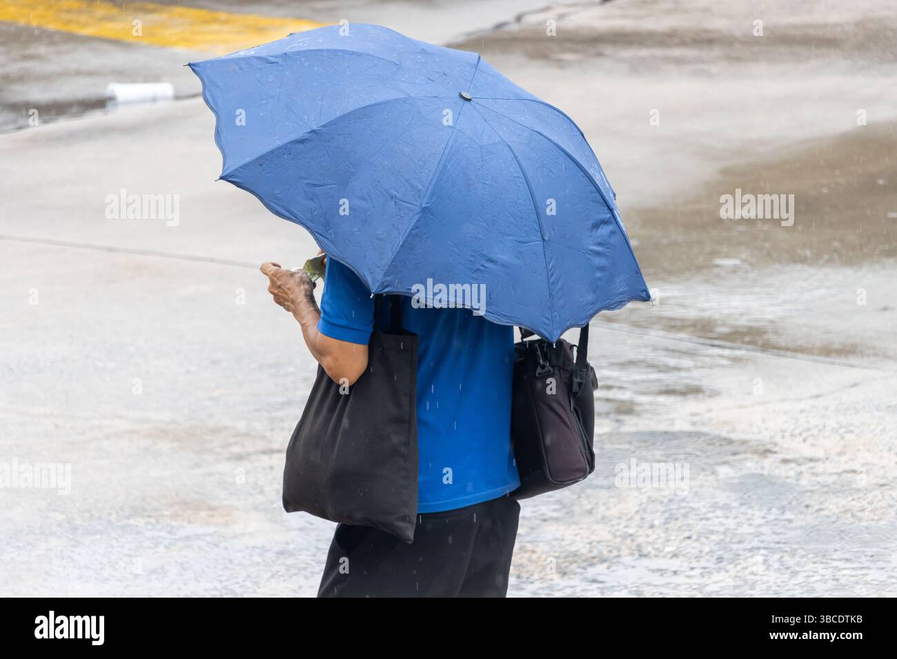 Wet person back hi-res stock photography and images - Alamy