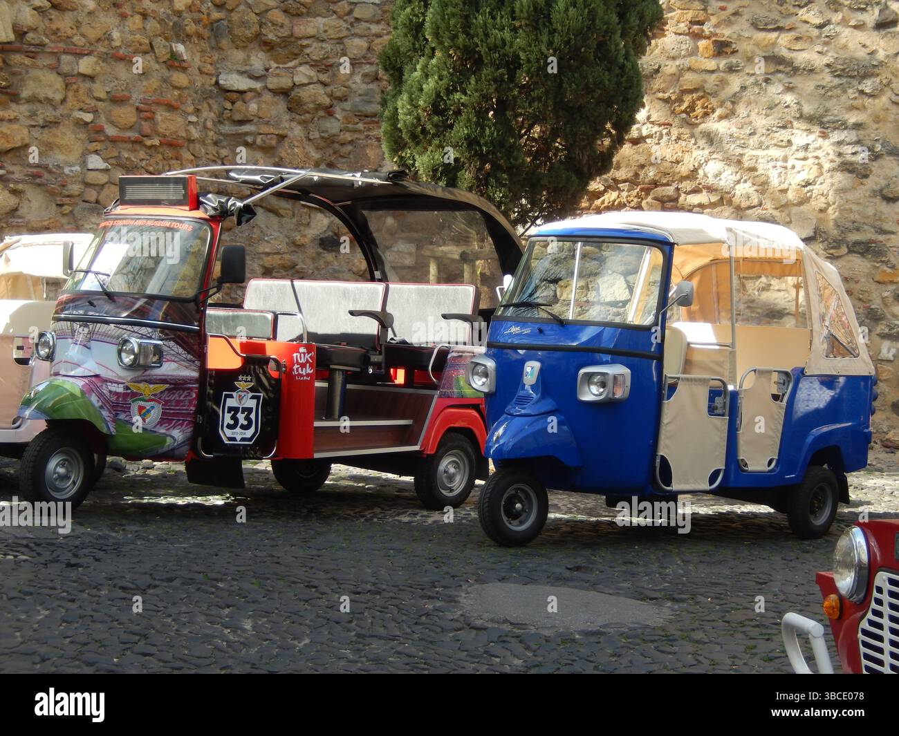 Tuk Tuk, auto-rickshaws lined up on the street Stock Photo - Alamy