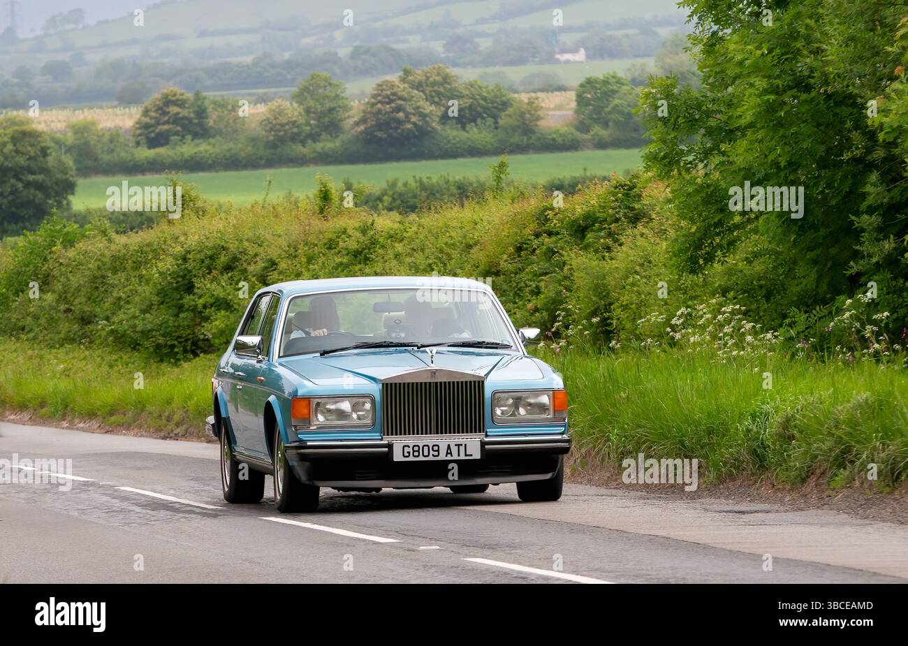 Upper Winchendon,Bucks,UK - May 18th 2025: 1990 blue Rolls Royce ...