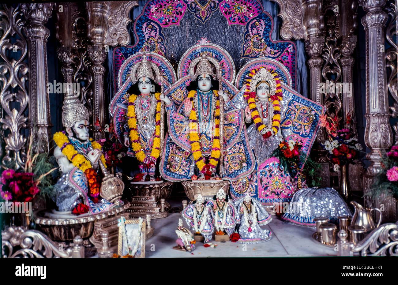 Ram laxman and sita and hanuman hi-res stock photography and images - Alamy