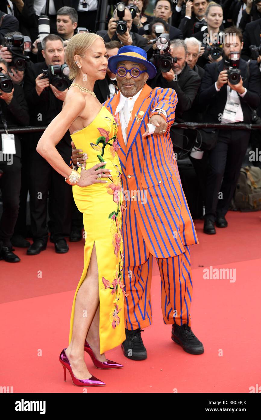 Spike Lee mit Ehefrau Tonya Lewis Lee bei der Highest 2 Lowest Premiere ...