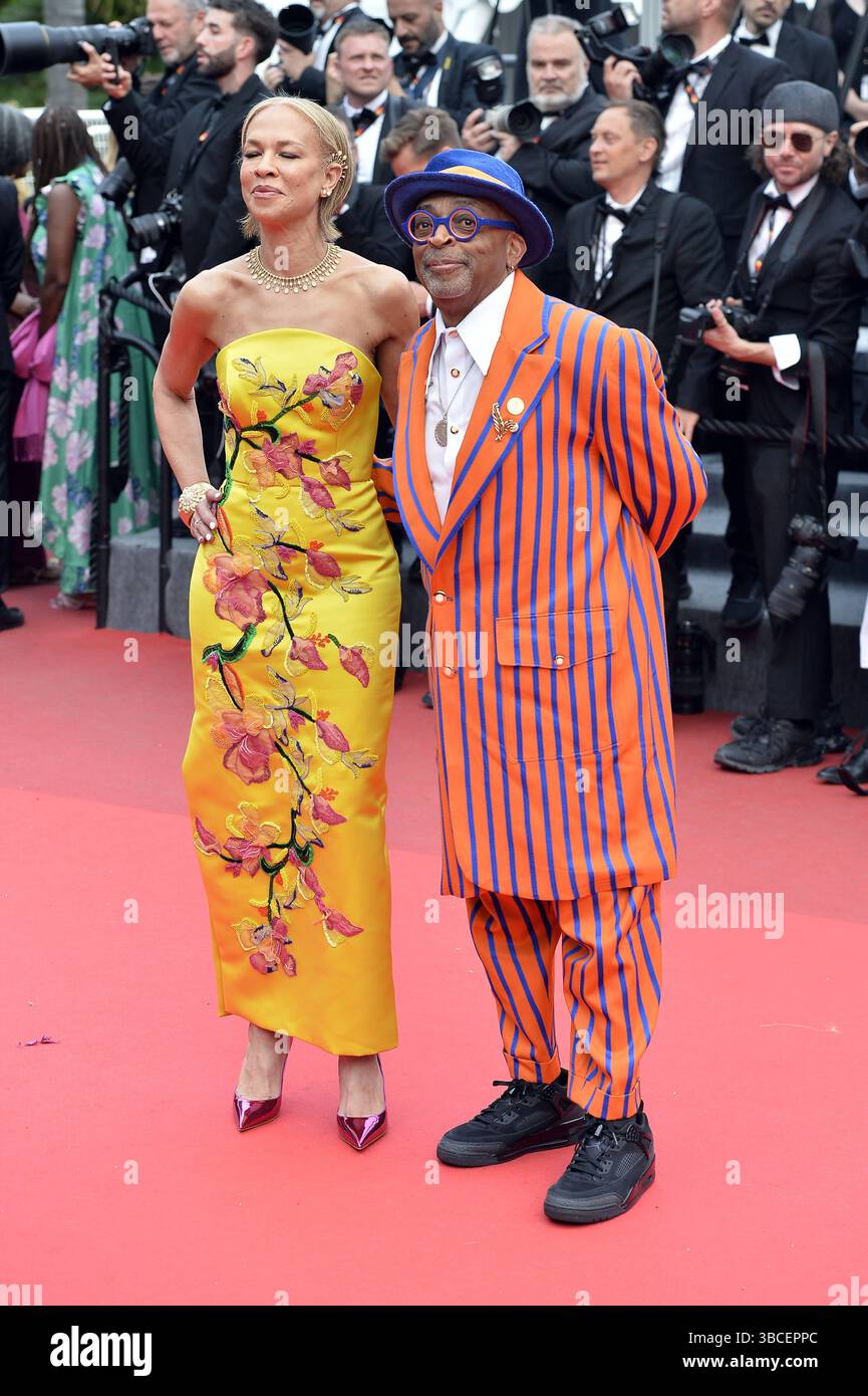 Spike Lee mit Ehefrau Tonya Lewis Lee bei der Highest 2 Lowest Premiere ...