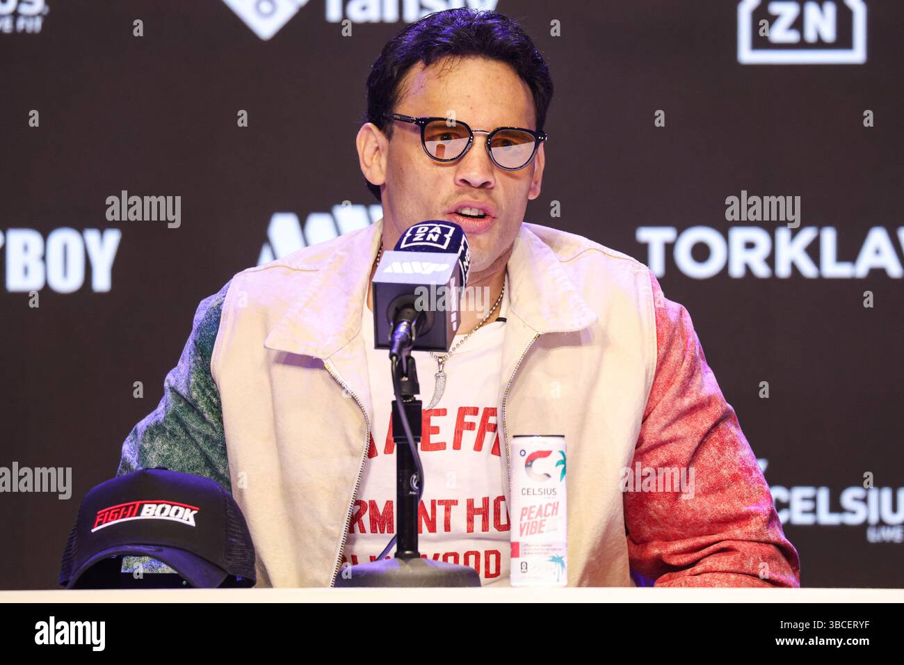 HOLLYWOOD, LOS ANGELES, CALIFORNIA, USA - MAY 14: Mexican professional ...