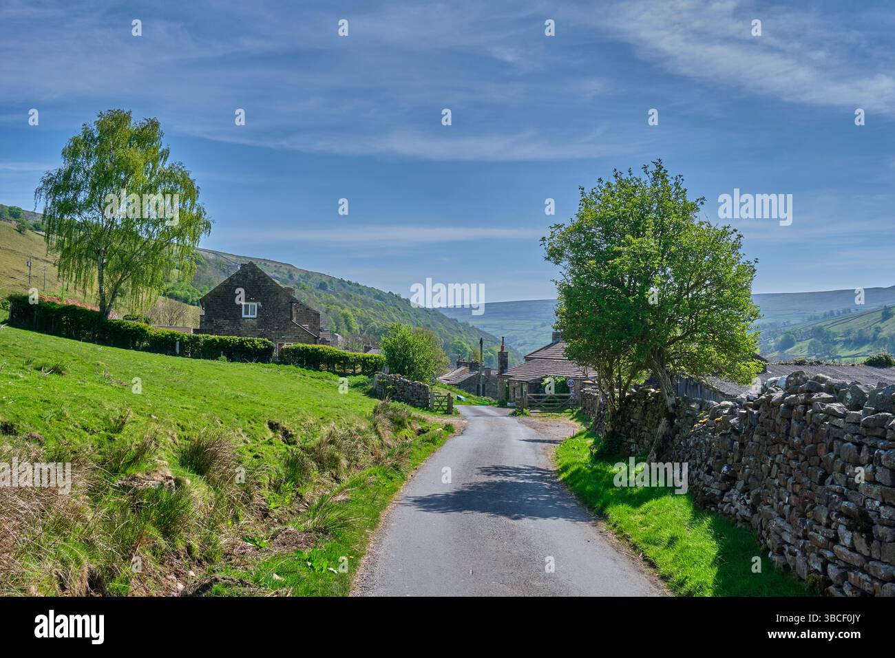 Approaching Gunnerside in Swaledale, Yorkshire Dales, North Yorkshire ...