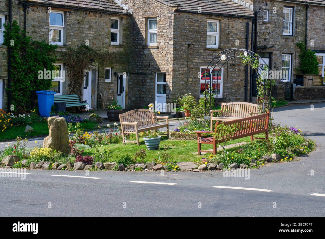 Seating area in Gunnerside, Swaledale, Yorkshire Dales, North Yorkshire ...