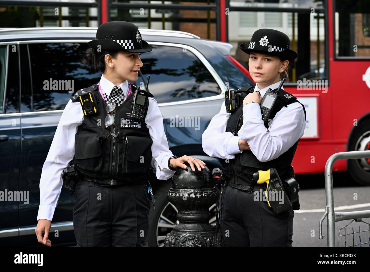 Female Metropolitan Police Officers, Chelsea, London, UK Stock Photo ...