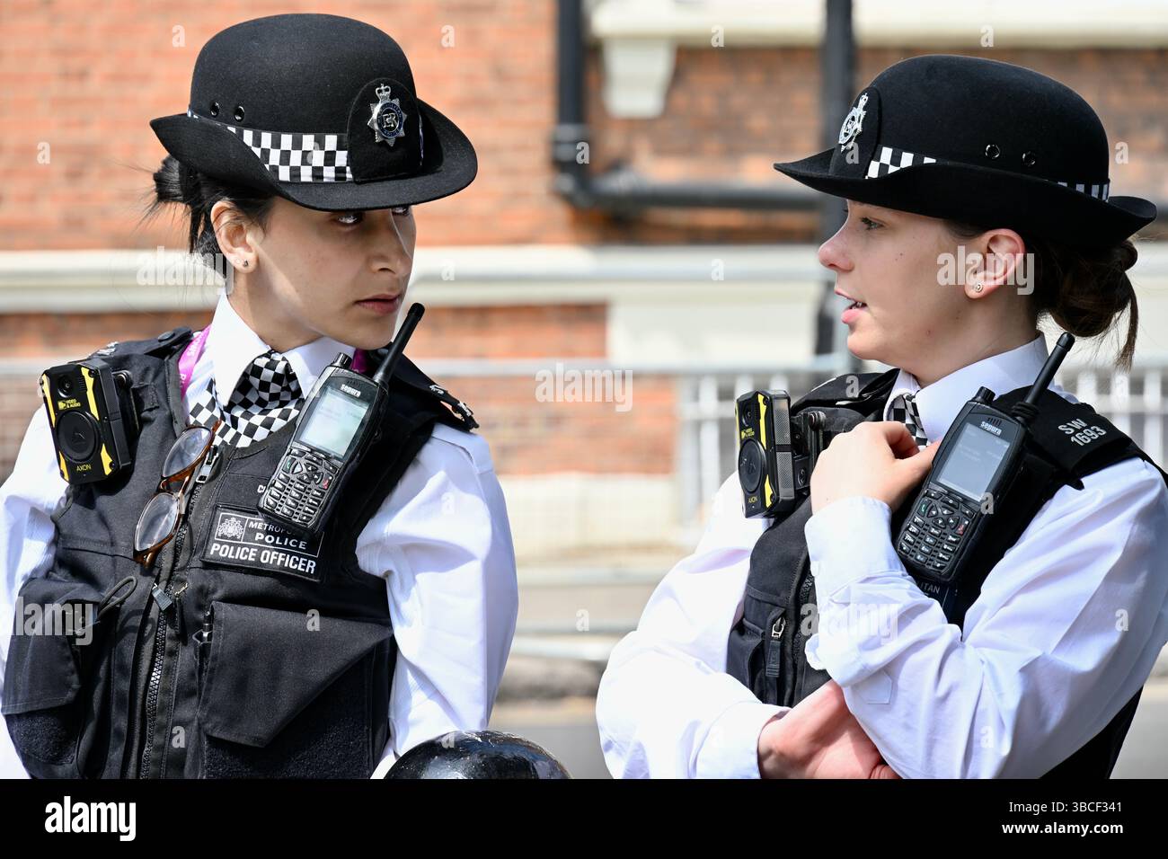 Female Metropolitan Police Officers, Chelsea, London, UK Stock Photo ...