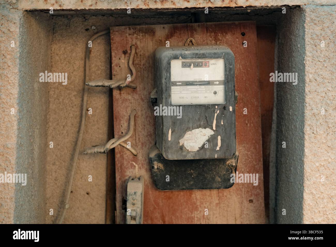 Electrical cables on worn hi-res stock photography and images - Alamy