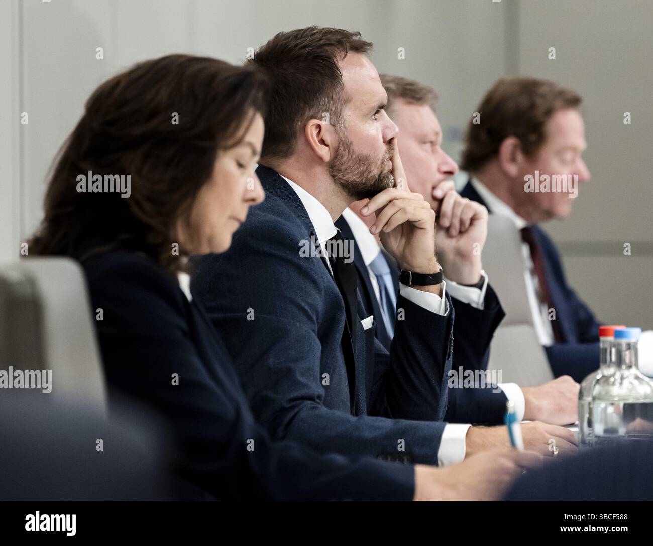 Members present are van dijk hi-res stock photography and images - Alamy