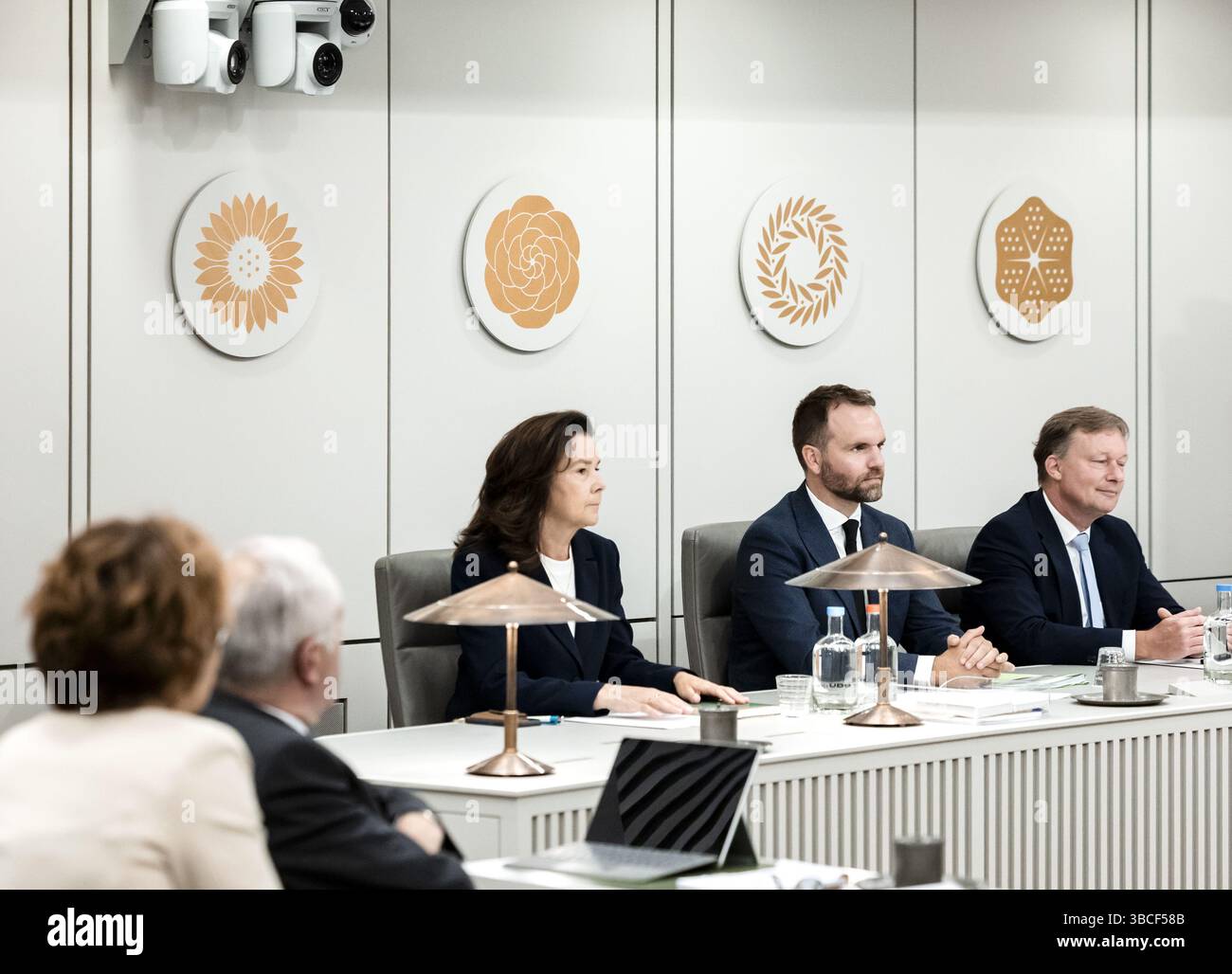 Members present are van dijk hi-res stock photography and images - Alamy