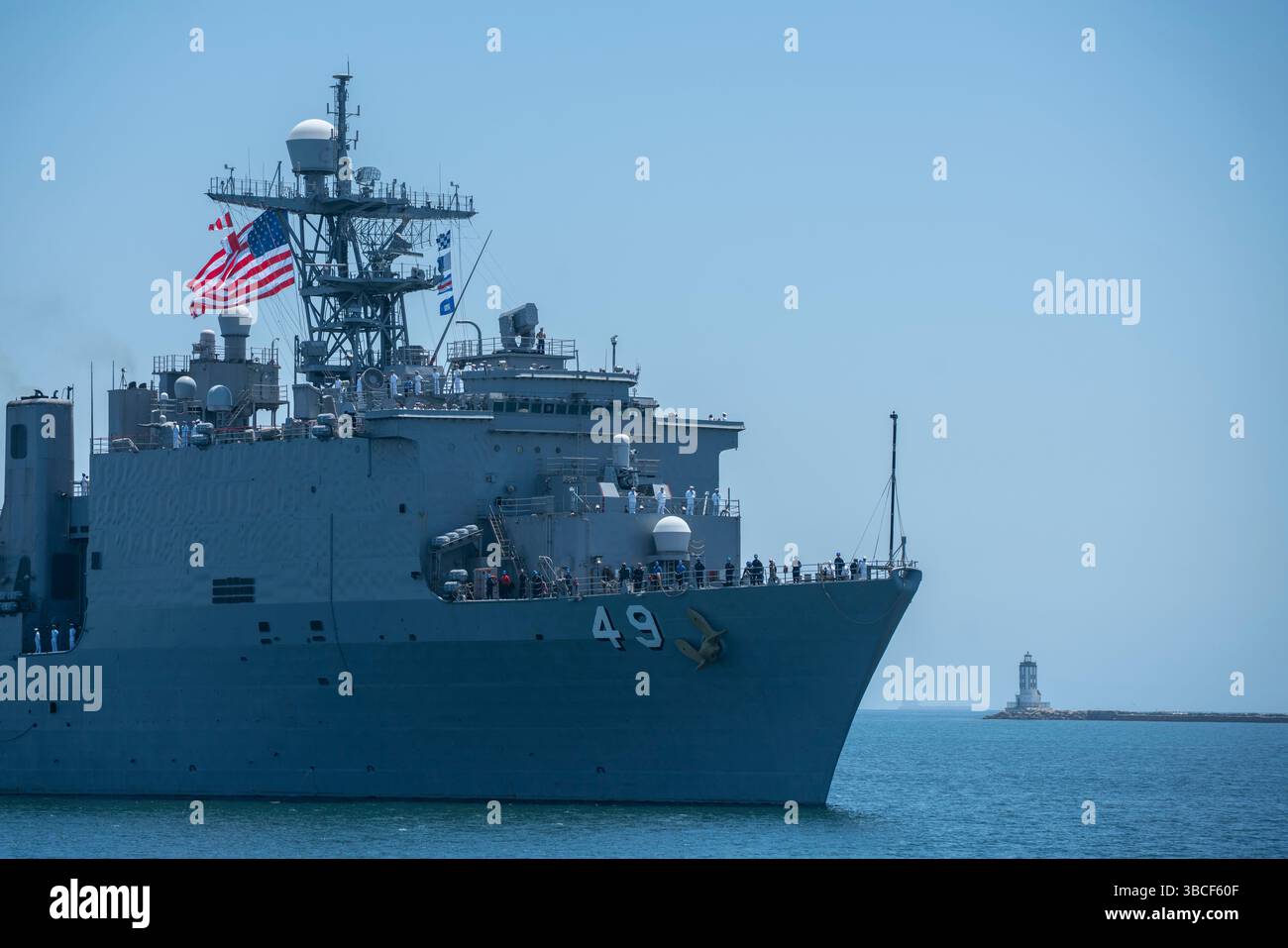 LOS ANGELES (May 19, 2025) Amphibious landing ship USS Harpers Ferry ...