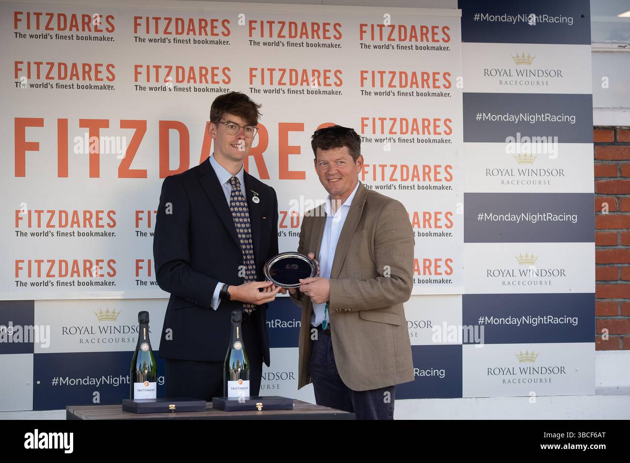 Prize presenation hi-res stock photography and images - Alamy