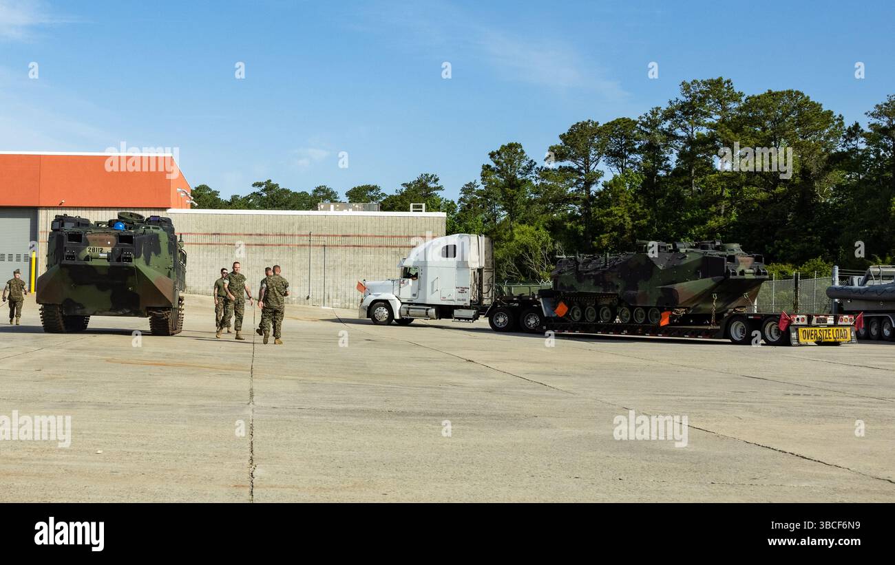 A U.S. Marines Corps Assault Amphibious Vehicle-P7/A1s with 2d Assault ...