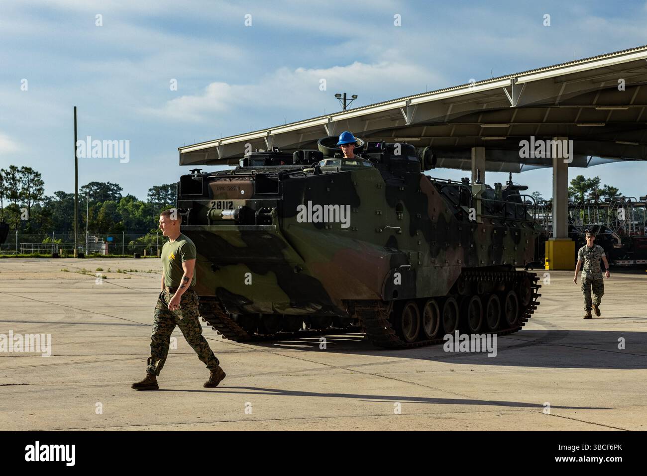 U.S. Marines with 2d Assault Amphibian Battalion, 2d Marine Division ...