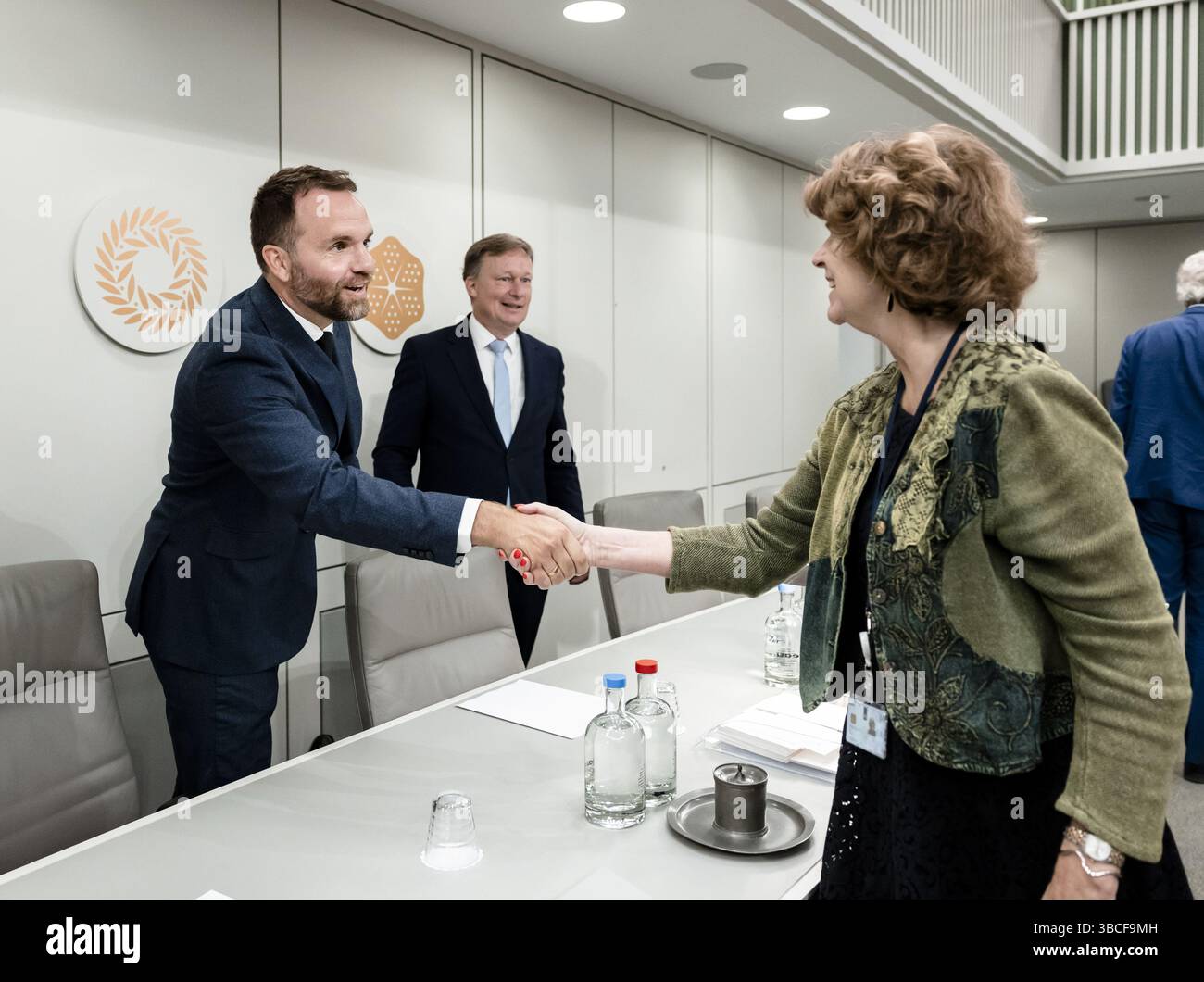 Members present are van dijk hi-res stock photography and images - Alamy