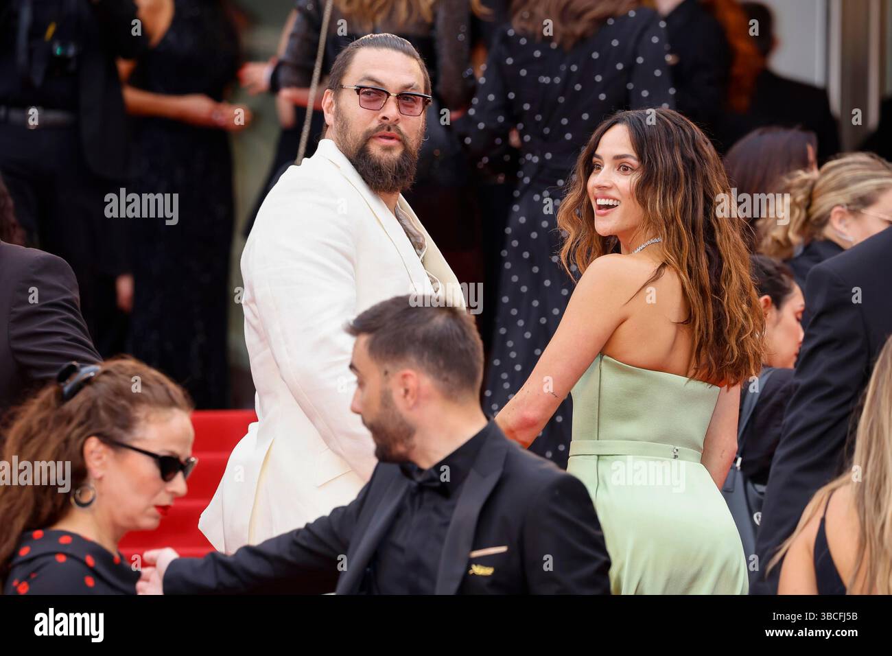 Cannes, Frankreich. 19th May, 2025. Jason Momoa and Adria Arjona attend ...