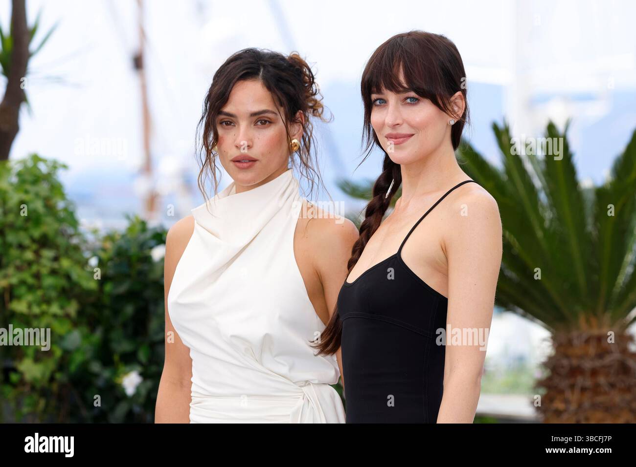 Cannes, Frankreich. 19th May, 2025. Adria Arjona and Dakota Johnson ...