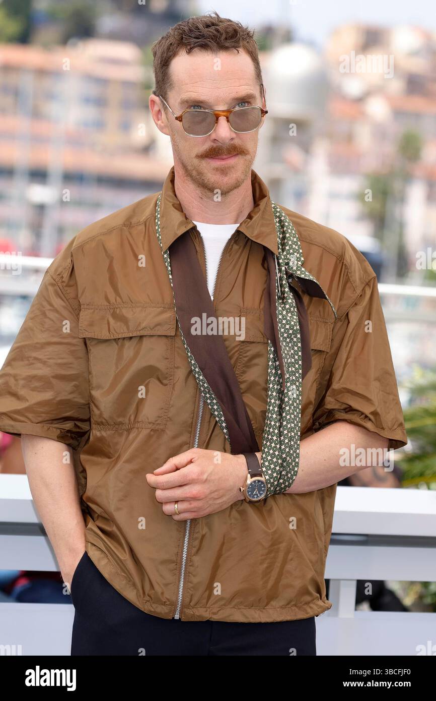 Cannes, Frankreich. 19th May, 2025. Benedict Cumberbatch poses at the ...
