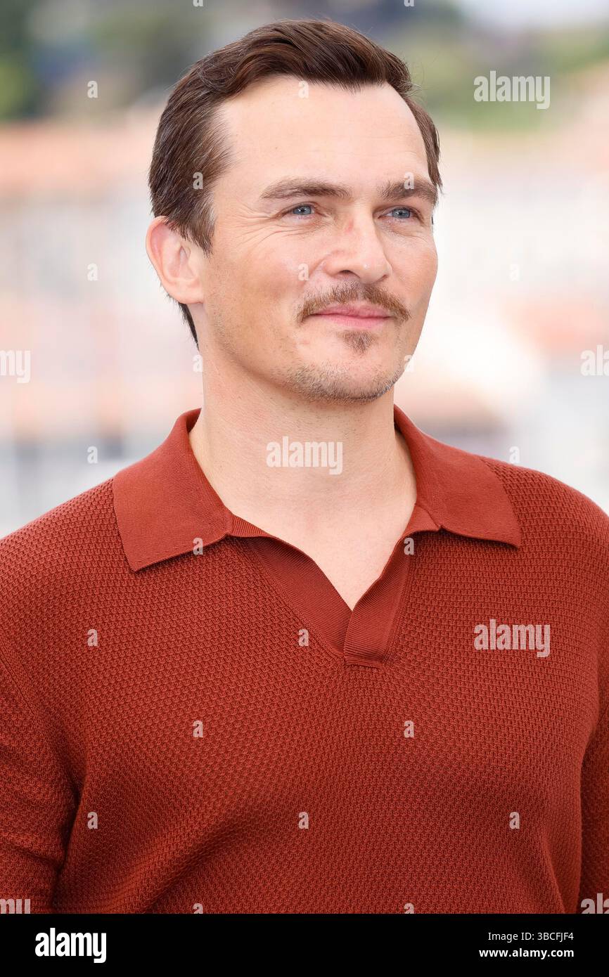 Cannes, Frankreich. 19th May, 2025. Rupert Friend poses at the ...