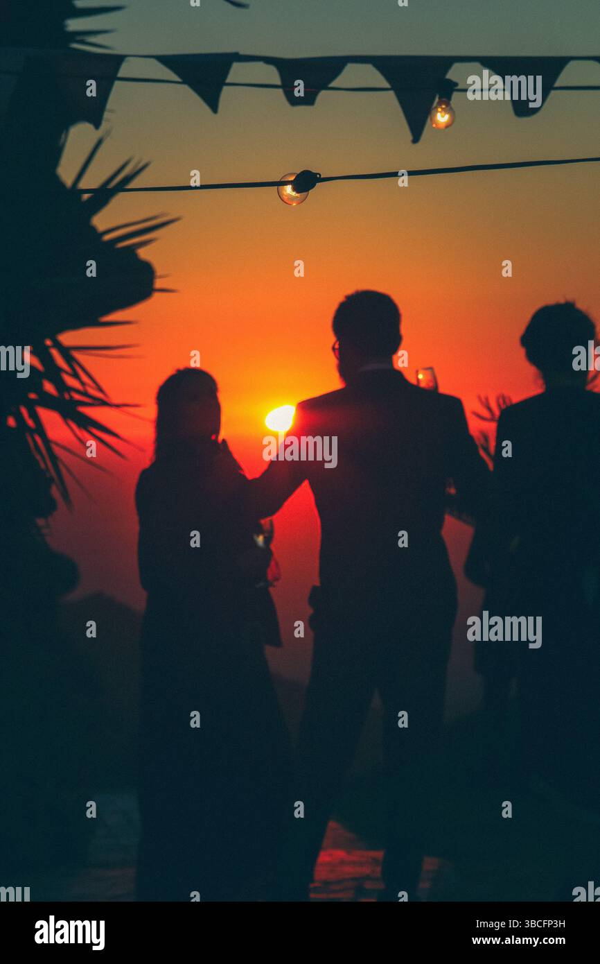 Silhouette three people sunset hi-res stock photography and images - Alamy