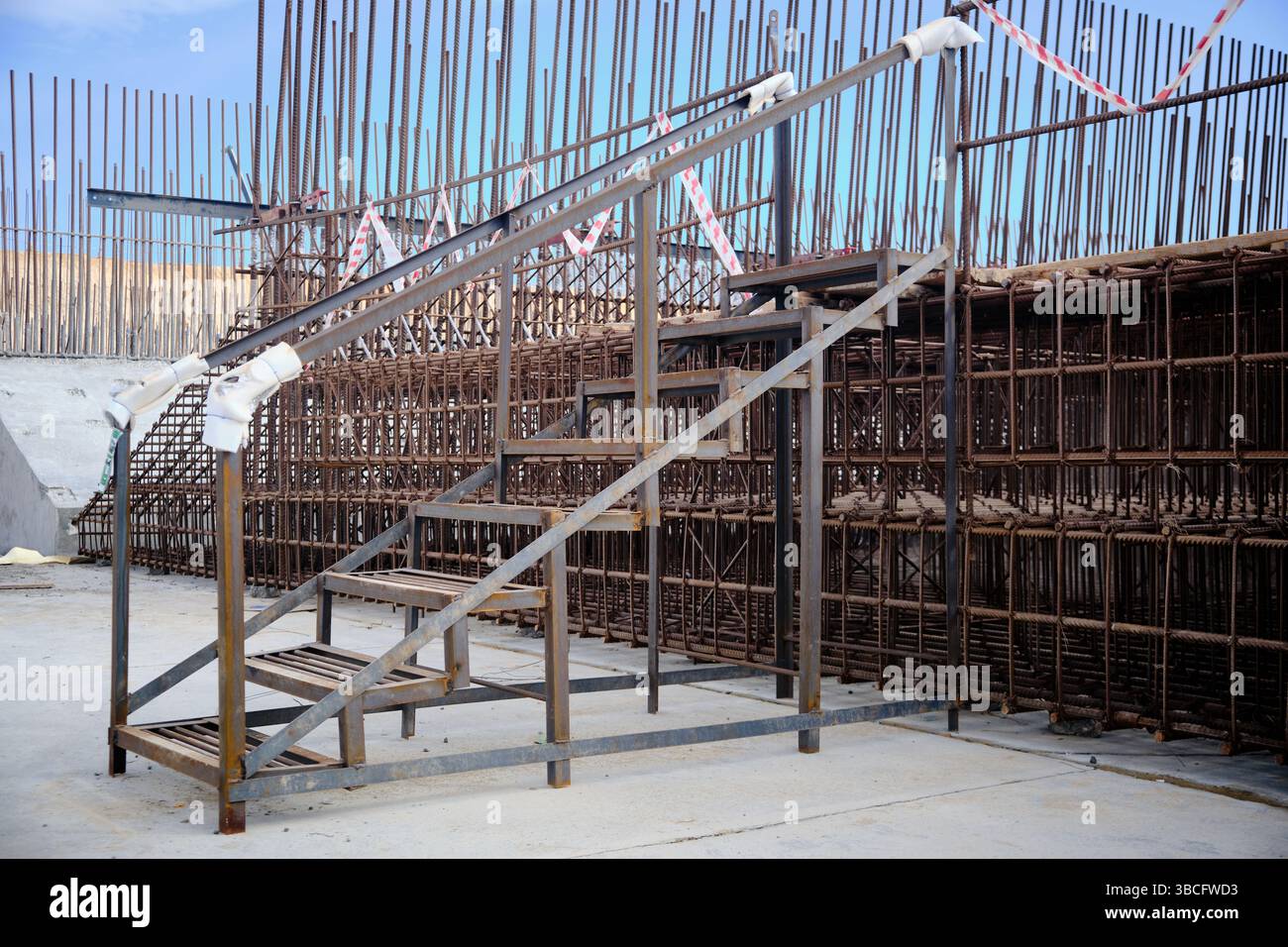 Metal framework of reinforced concrete structure Stock Photo - Alamy