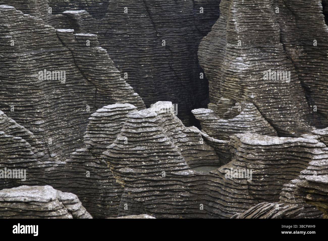 Texture of rock with individual layers visible in grey colour Stock ...