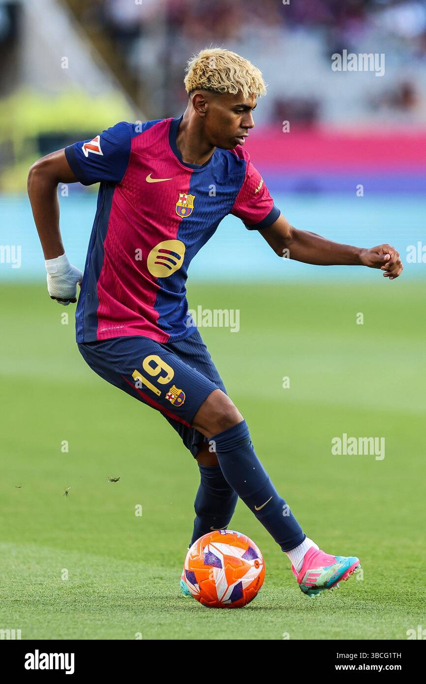 Barcelona, Spain. 18th, May 2025. Lamine Yamal (19) of FC Barcelona ...