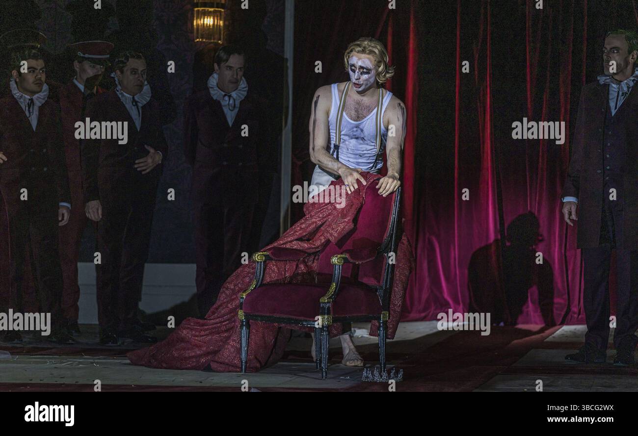 Hamlet' by Ambroise Thomas is an almost 150-year-old opera based on the ...