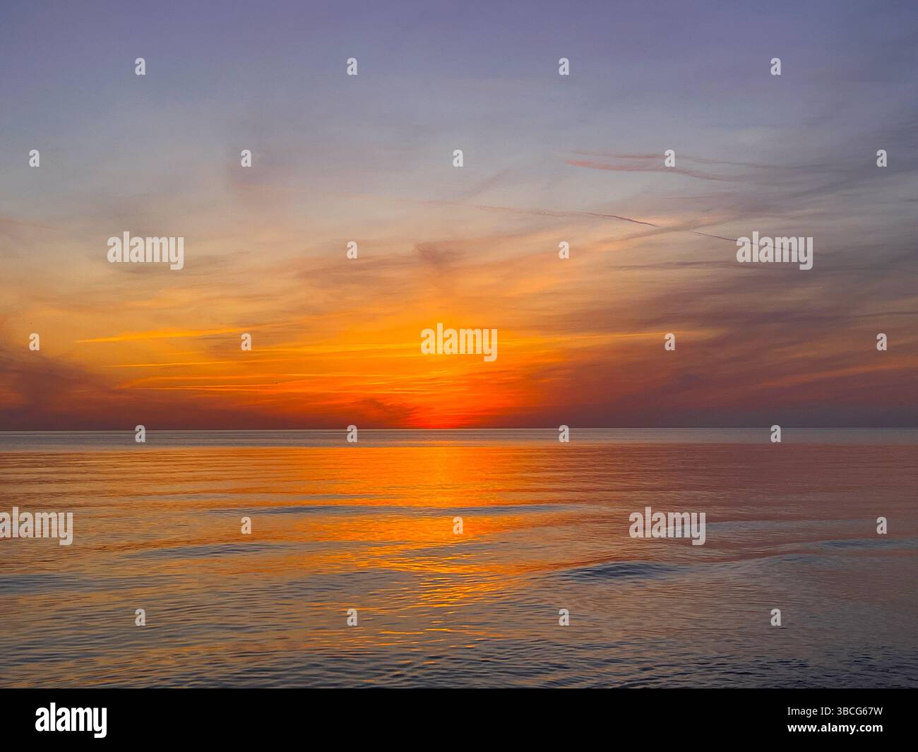 Sunset sky over sea landscape hi-res stock photography and images - Alamy