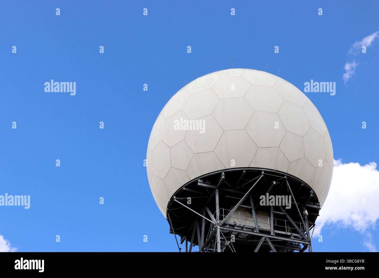 NATS - National Air Traffic Service radome at Bovingdon, Hertfordshire ...