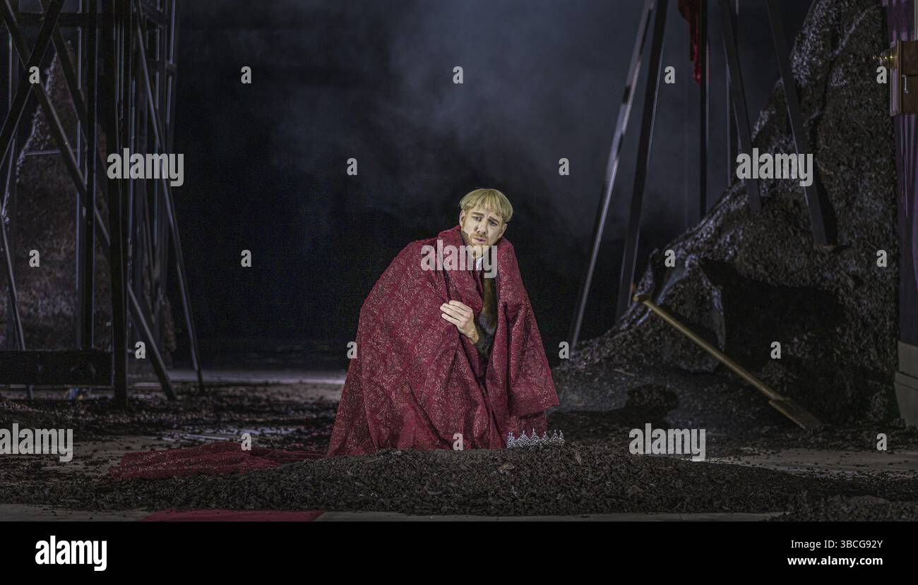 Hamlet' by Ambroise Thomas is an almost 150-year-old opera based on the ...